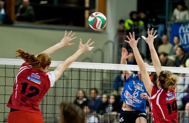 How to Shine as a Middle Blocker in Volleyball – Volleyball Expert