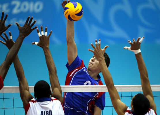 How to Spike a Volleyball with Power (6-Step Guide) – Volleyball Expert